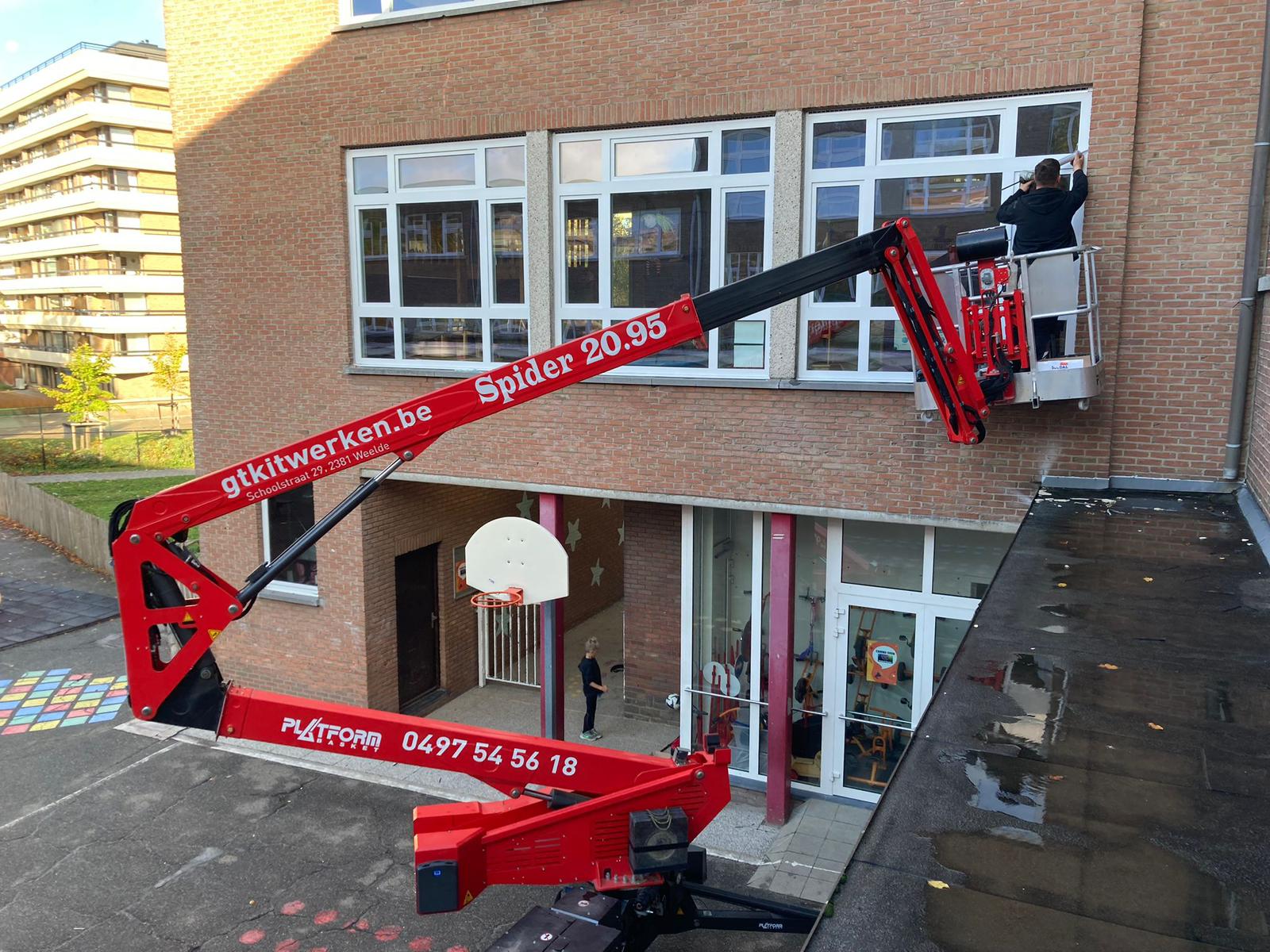 Kitwerken aan ramen school Hasselt - gtkitwerken.be